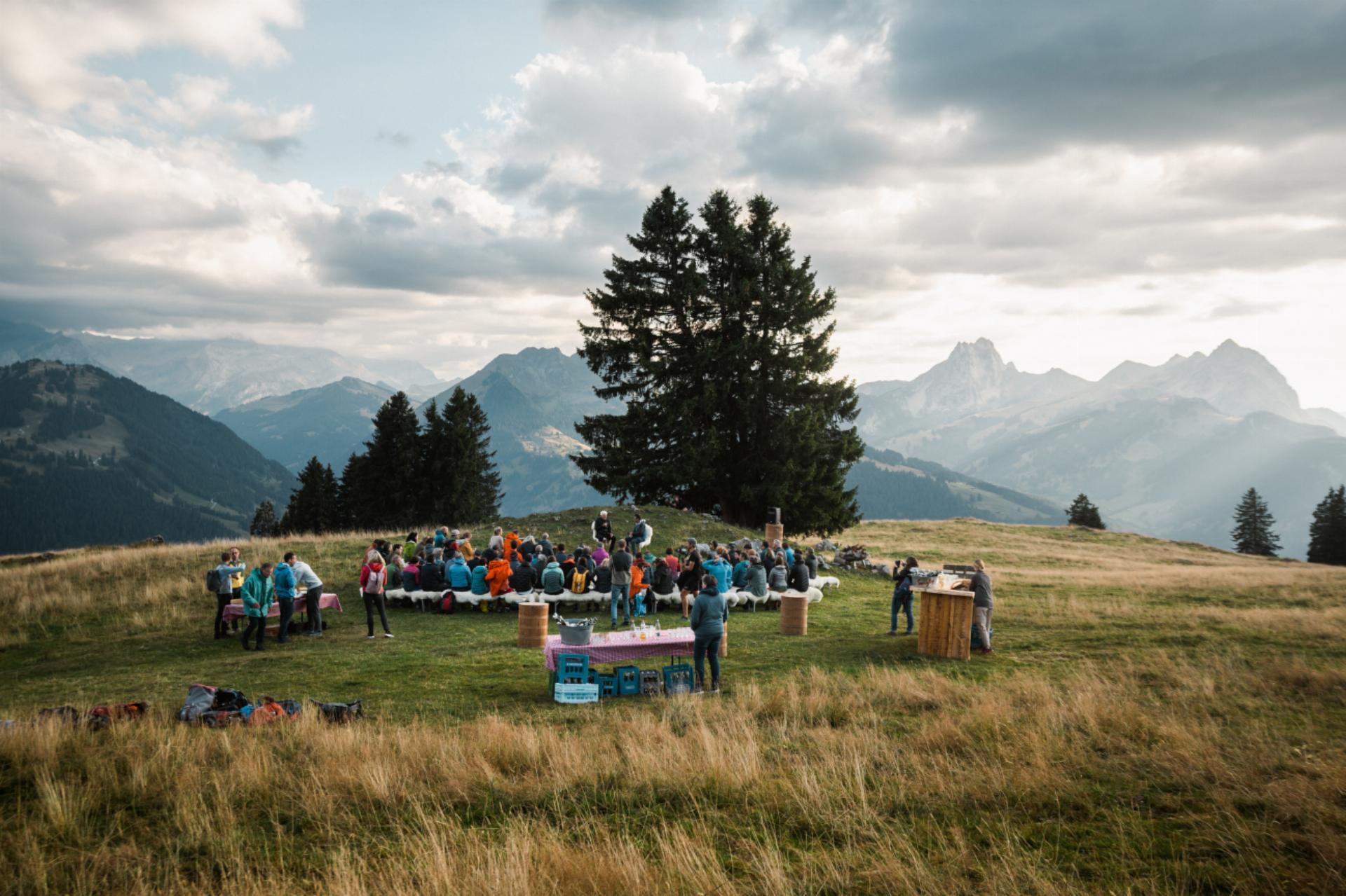 Die Schweiz wandert im Saanenland - Das Bild wird blockiert ...